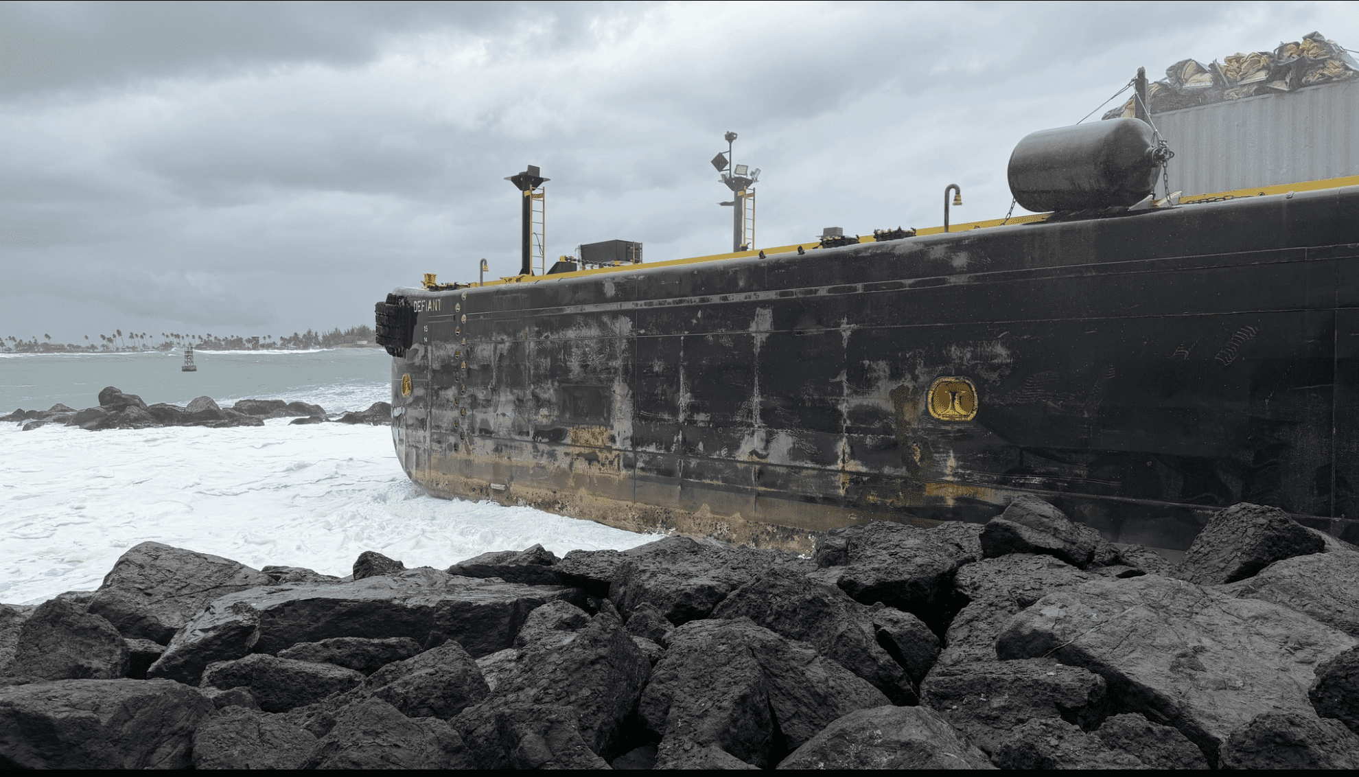 Barge that Delivers Fuel to WAPA Remains on the Rocks in Puerto Rico ...